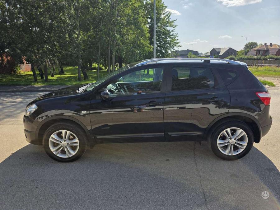Black Nissan Qashqai 2010 in Marijampole, with an engine capacity of 2.00 L and mileage of 189 thousand km for 4990 €, photo 10 on AUTOMOTO.COM.LV