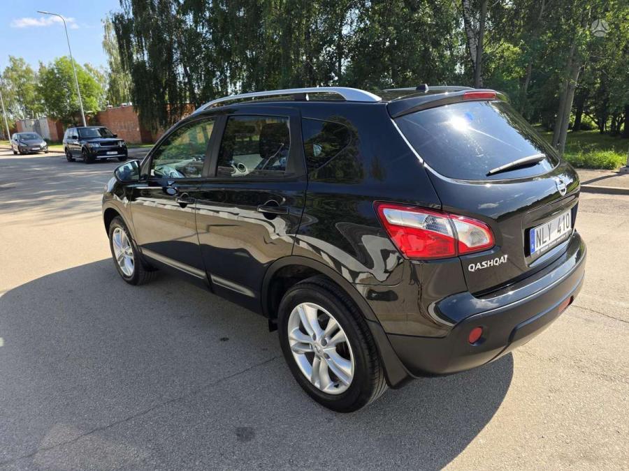 Black Nissan Qashqai 2010 in Marijampole, with an engine capacity of 2.00 L and mileage of 189 thousand km for 4990 €, photo 12 on AUTOMOTO.COM.LV
