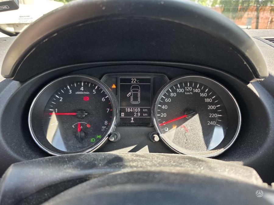 Black Nissan Qashqai 2010 in Marijampole, with an engine capacity of 2.00 L and mileage of 189 thousand km for 4990 €, photo 14 on AUTOMOTO.COM.LV