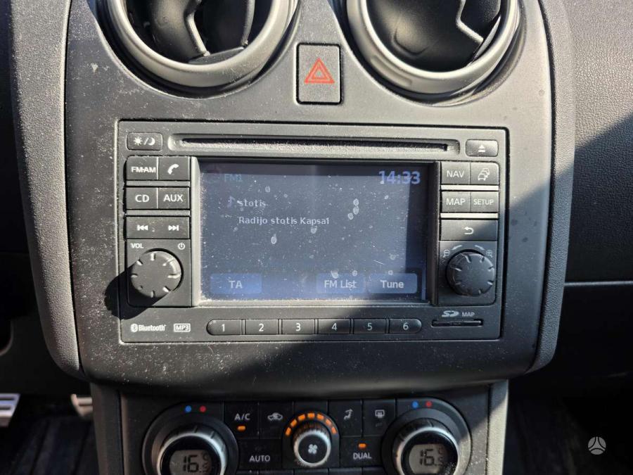Black Nissan Qashqai 2010 in Marijampole, with an engine capacity of 2.00 L and mileage of 189 thousand km for 4990 €, photo 15 on AUTOMOTO.COM.LV