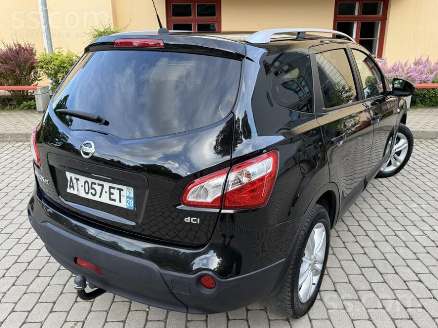 Black Nissan Qashqai 2010 in Riga, with an engine capacity of 2.00 L and mileage of 236 thousand km for 6250 €, photo 5 on AUTOMOTO.COM.LV