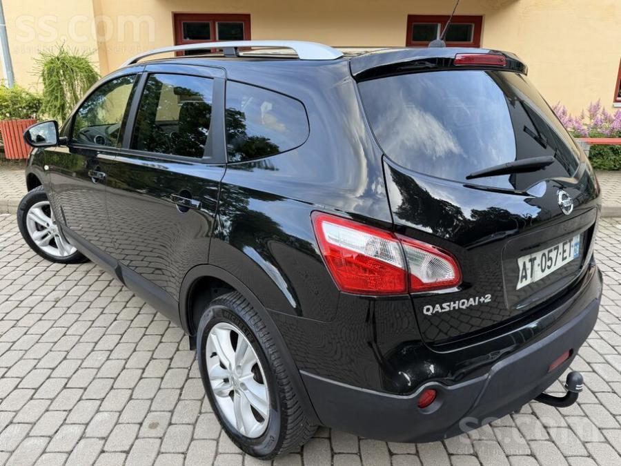 Black Nissan Qashqai 2010 in Riga, with an engine capacity of 2.00 L and mileage of 236 thousand km for 6250 €, photo 7 on AUTOMOTO.COM.LV