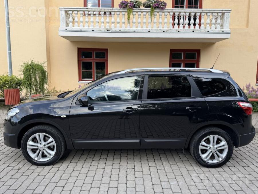 Black Nissan Qashqai 2010 in Riga, with an engine capacity of 2.00 L and mileage of 236 thousand km for 6250 €, photo 8 on AUTOMOTO.COM.LV