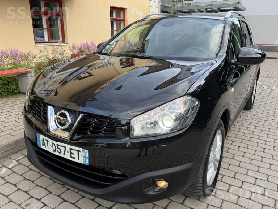 Black Nissan Qashqai 2010 in Riga, with an engine capacity of 2.00 L and mileage of 236 thousand km for 6250 €, photo 9 on AUTOMOTO.COM.LV