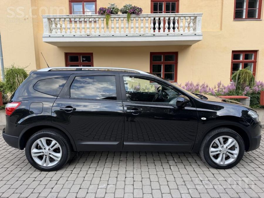 Black Nissan Qashqai 2010 in Riga, with an engine capacity of 2.00 L and mileage of 236 thousand km for 6250 €, photo 11 on AUTOMOTO.COM.LV