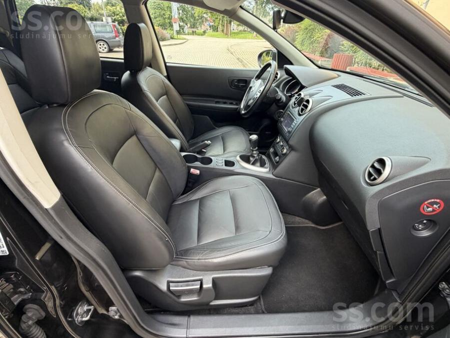 Black Nissan Qashqai 2010 in Riga, with an engine capacity of 2.00 L and mileage of 236 thousand km for 6250 €, photo 19 on AUTOMOTO.COM.LV