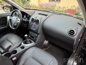 Black Nissan Qashqai 2010 in Riga, with an engine capacity of 2.00 L and mileage of 236 thousand km for 6250 €, photo 21 on AUTOMOTO.COM.LV