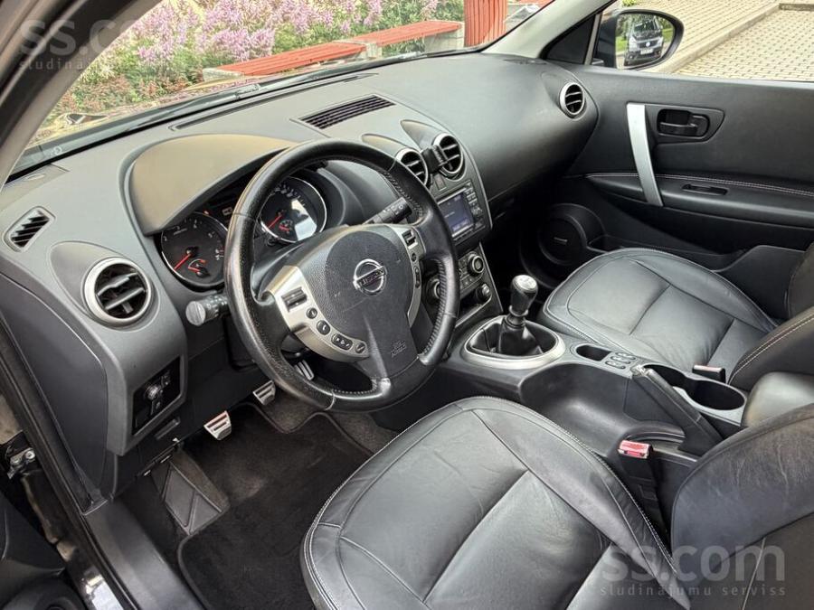 Black Nissan Qashqai 2010 in Riga, with an engine capacity of 2.00 L and mileage of 236 thousand km for 6250 €, photo 22 on AUTOMOTO.COM.LV
