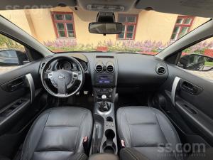 Black Nissan Qashqai 2010 in Riga, with an engine capacity of 2.00 L and mileage of 236 thousand km for 6250 €, photo 23 on AUTOMOTO.COM.LV