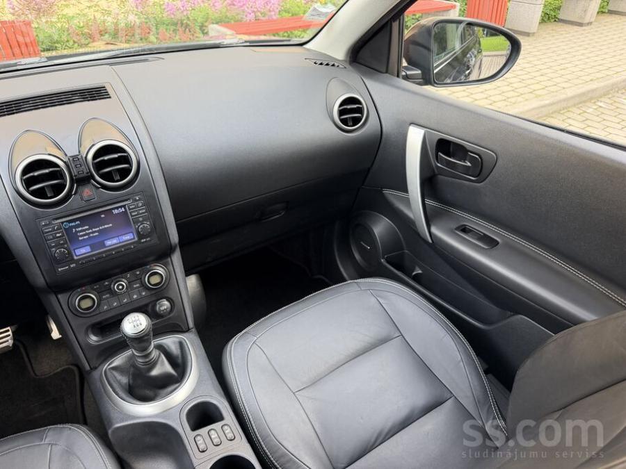 Black Nissan Qashqai 2010 in Riga, with an engine capacity of 2.00 L and mileage of 236 thousand km for 6250 €, photo 24 on AUTOMOTO.COM.LV