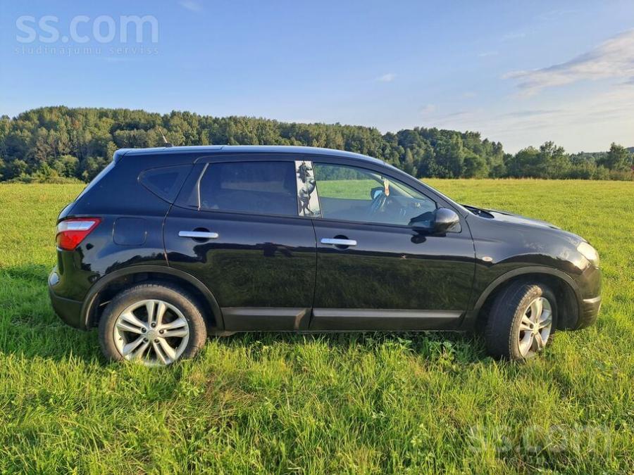 Melns Nissan Qashqai 2010 Rēzekne, ar dzinēja tilpumu 1.50 L un nobraukumu 360 tūkst. km par 4550 €, foto 1 vietnē AUTOMOTO.COM.LV