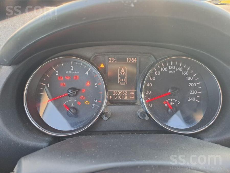 Melns Nissan Qashqai 2010 Rēzekne, ar dzinēja tilpumu 1.50 L un nobraukumu 360 tūkst. km par 4550 €, foto 5 vietnē AUTOMOTO.COM.LV