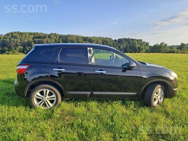 Melns Nissan Qashqai 2010 Rēzekne, ar dzinēja tilpumu 1.50 L un nobraukumu 360 tūkst. km par 4550 €, foto 1 vietnē AUTOMOTO.COM.LV