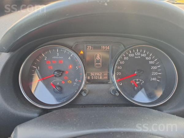 Melns Nissan Qashqai 2010 Rēzekne, ar dzinēja tilpumu 1.50 L un nobraukumu 360 tūkst. km par 4550 €, foto 4 vietnē AUTOMOTO.COM.LV