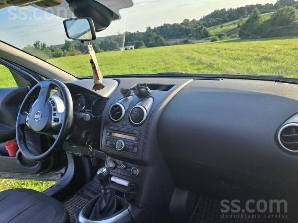 Melns Nissan Qashqai 2010 Rēzekne, ar dzinēja tilpumu 1.50 L un nobraukumu 360 tūkst. km par 4550 €, foto 7 vietnē AUTOMOTO.COM.LV
