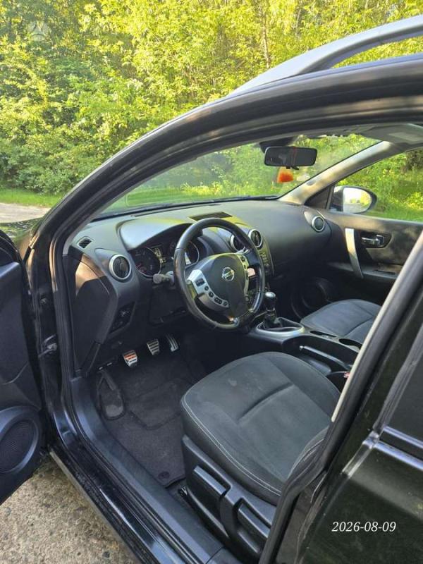 Black Nissan Qashqai 2010 in Vilnius, with an engine capacity of 1.46 L and mileage of 260 thousand km for 3550 €, photo 5 on AUTOMOTO.COM.LV