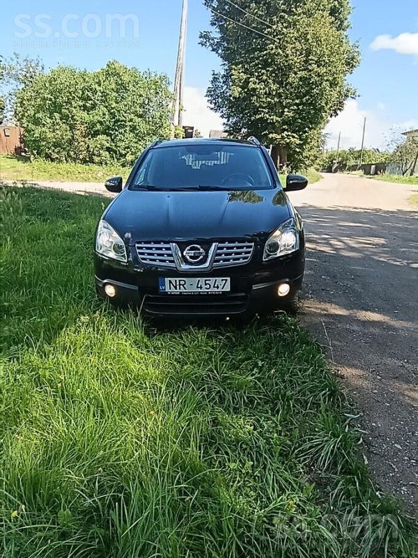 Black Nissan Qashqai 2010 in Daugavpils, with an engine capacity of 2.00 L and mileage of 208 thousand km for 5900 €, photo 1 on AUTOMOTO.COM.LV