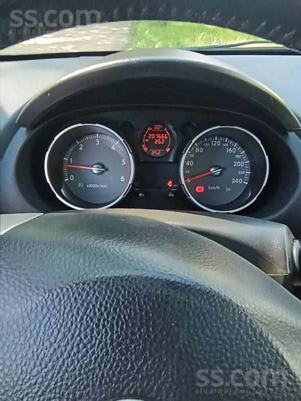 Black Nissan Qashqai 2010 in Daugavpils, with an engine capacity of 2.00 L and mileage of 208 thousand km for 5900 €, photo 6 on AUTOMOTO.COM.LV