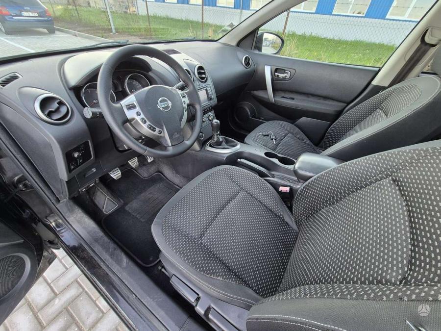 Melns Nissan Qashqai 2010 Tauragė, ar dzinēja tilpumu 1.46 L un nobraukumu 250 tūkst. km par 3500 €, foto 6 vietnē AUTOMOTO.COM.LV