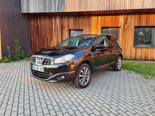Black Nissan Qashqai 2010 in Taurage, with an engine capacity of 1.46 L and mileage of 232 thousand km for 4500 €, photo 1 on AUTOMOTO.COM.LV