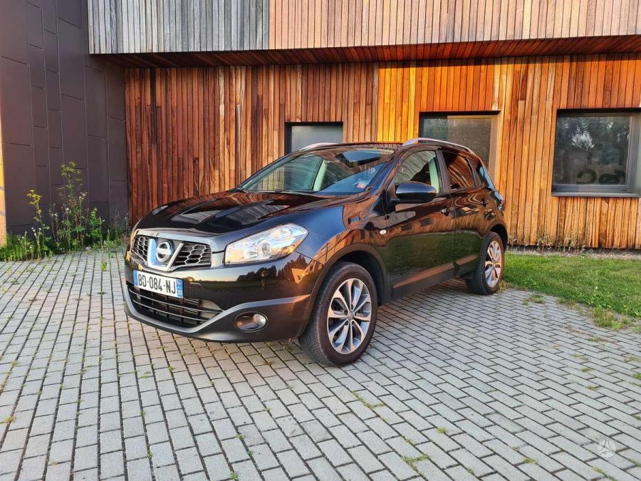 Black Nissan Qashqai 2010 in Taurage, with an engine capacity of 1.46 L and mileage of 232 thousand km for 4500 €, photo 1 on AUTOMOTO.COM.LV