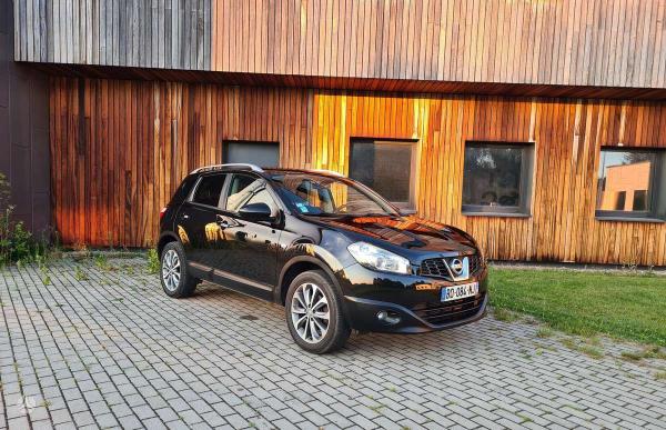 Black Nissan Qashqai 2010 in Taurage, with an engine capacity of 1.46 L and mileage of 232 thousand km for 4500 €, photo 3 on AUTOMOTO.COM.LV
