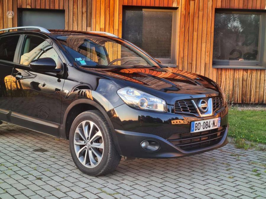 Black Nissan Qashqai 2010 in Taurage, with an engine capacity of 1.46 L and mileage of 232 thousand km for 4500 €, photo 5 on AUTOMOTO.COM.LV
