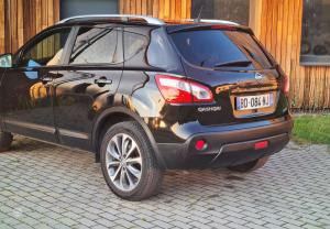 Black Nissan Qashqai 2010 in Taurage, with an engine capacity of 1.46 L and mileage of 232 thousand km for 4500 €, photo 7 on AUTOMOTO.COM.LV