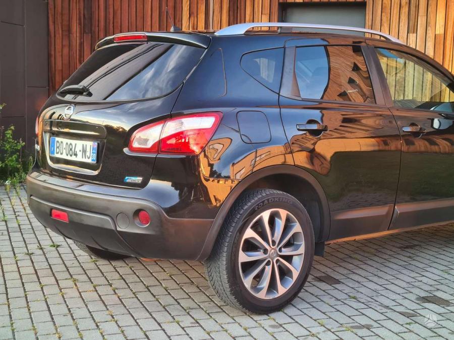 Black Nissan Qashqai 2010 in Taurage, with an engine capacity of 1.46 L and mileage of 232 thousand km for 4500 €, photo 9 on AUTOMOTO.COM.LV