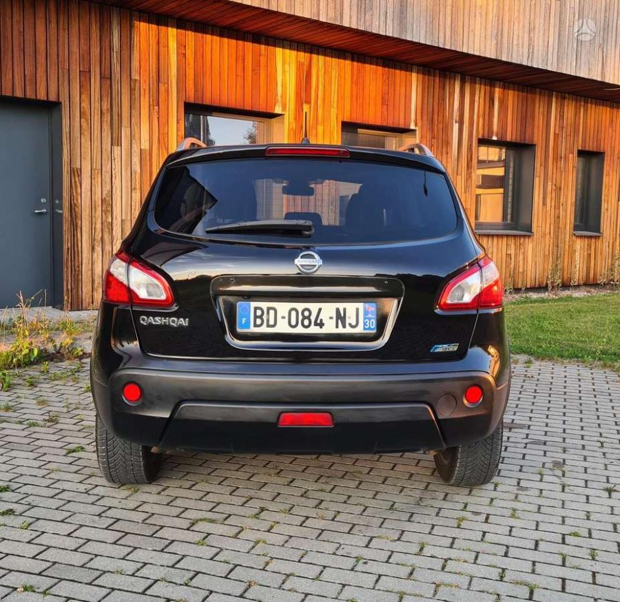 Black Nissan Qashqai 2010 in Taurage, with an engine capacity of 1.46 L and mileage of 232 thousand km for 4500 €, photo 11 on AUTOMOTO.COM.LV