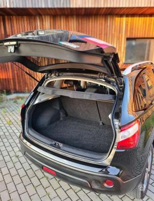 Black Nissan Qashqai 2010 in Taurage, with an engine capacity of 1.46 L and mileage of 232 thousand km for 4500 €, photo 12 on AUTOMOTO.COM.LV