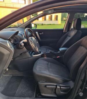 Black Nissan Qashqai 2010 in Taurage, with an engine capacity of 1.46 L and mileage of 232 thousand km for 4500 €, photo 13 on AUTOMOTO.COM.LV