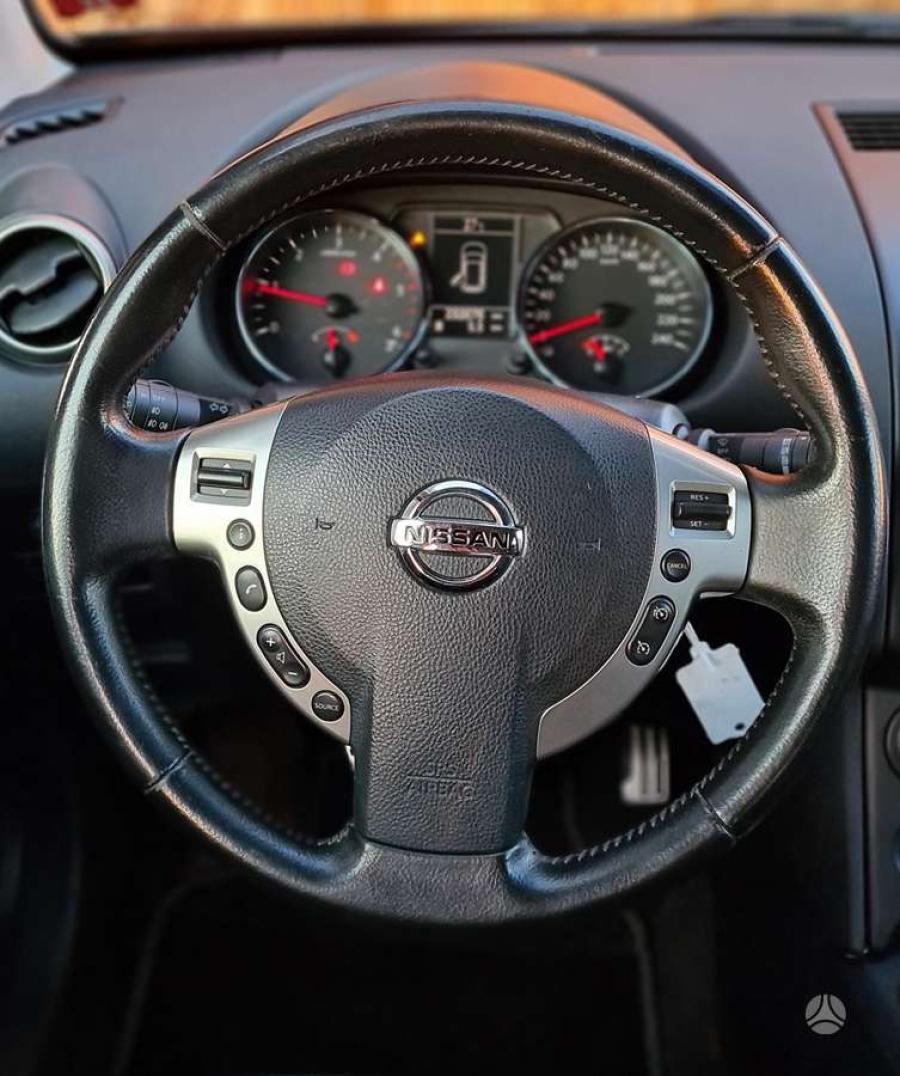 Black Nissan Qashqai 2010 in Taurage, with an engine capacity of 1.46 L and mileage of 232 thousand km for 4500 €, photo 17 on AUTOMOTO.COM.LV