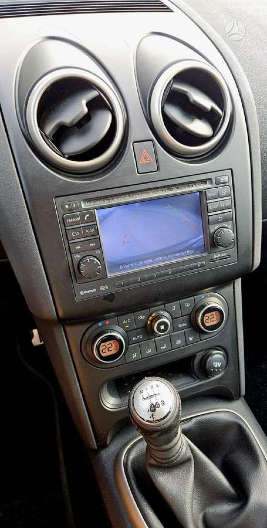 Black Nissan Qashqai 2010 in Taurage, with an engine capacity of 1.46 L and mileage of 232 thousand km for 4500 €, photo 20 on AUTOMOTO.COM.LV