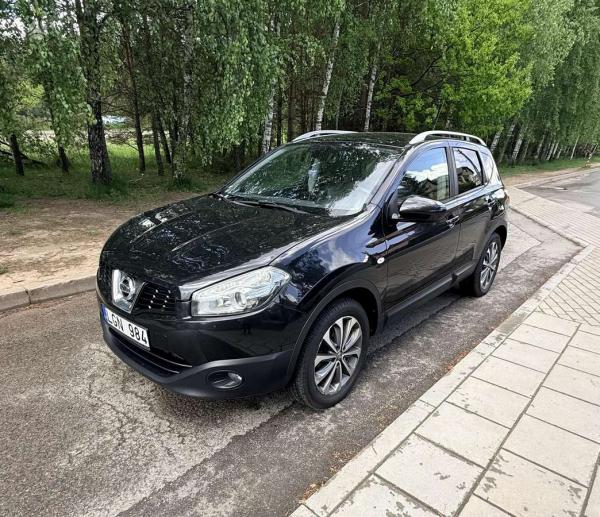 Black Nissan Qashqai 2010 in Vilnius, with an engine capacity of 2.00 L and mileage of 237 thousand km for 5000 €, photo 1 on AUTOMOTO.COM.LV