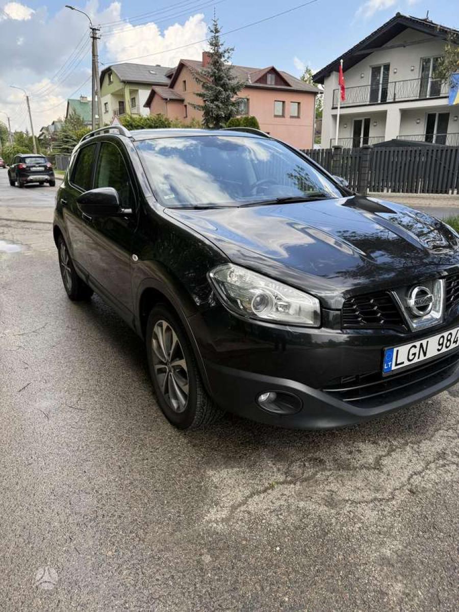 Black Nissan Qashqai 2010 in Vilnius, with an engine capacity of 2.00 L and mileage of 237 thousand km for 5000 €, photo 3 on AUTOMOTO.COM.LV