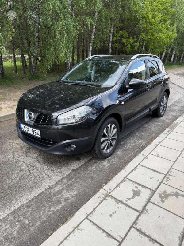Black Nissan Qashqai 2010 in Vilnius, with an engine capacity of 2.00 L and mileage of 237 thousand km for 5000 €, photo 3 on AUTOMOTO.COM.LV