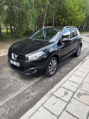 Black Nissan Qashqai 2010 in Vilnius, with an engine capacity of 2.00 L and mileage of 237 thousand km for 5000 €, photo 4 on AUTOMOTO.COM.LV