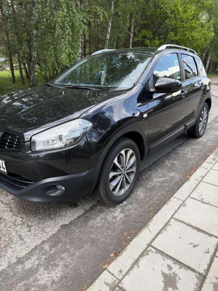 Black Nissan Qashqai 2010 in Vilnius, with an engine capacity of 2.00 L and mileage of 237 thousand km for 5000 €, photo 8 on AUTOMOTO.COM.LV