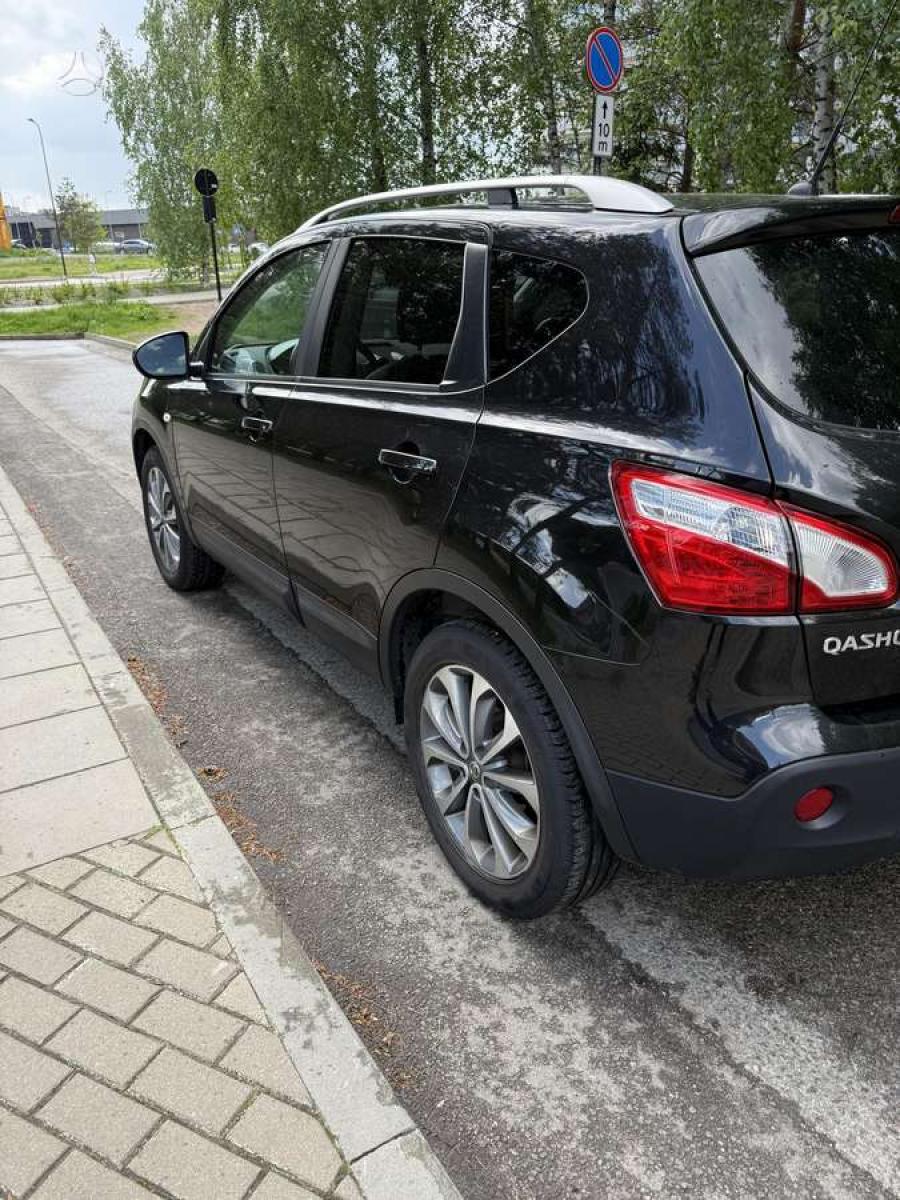 Black Nissan Qashqai 2010 in Vilnius, with an engine capacity of 2.00 L and mileage of 237 thousand km for 5000 €, photo 9 on AUTOMOTO.COM.LV