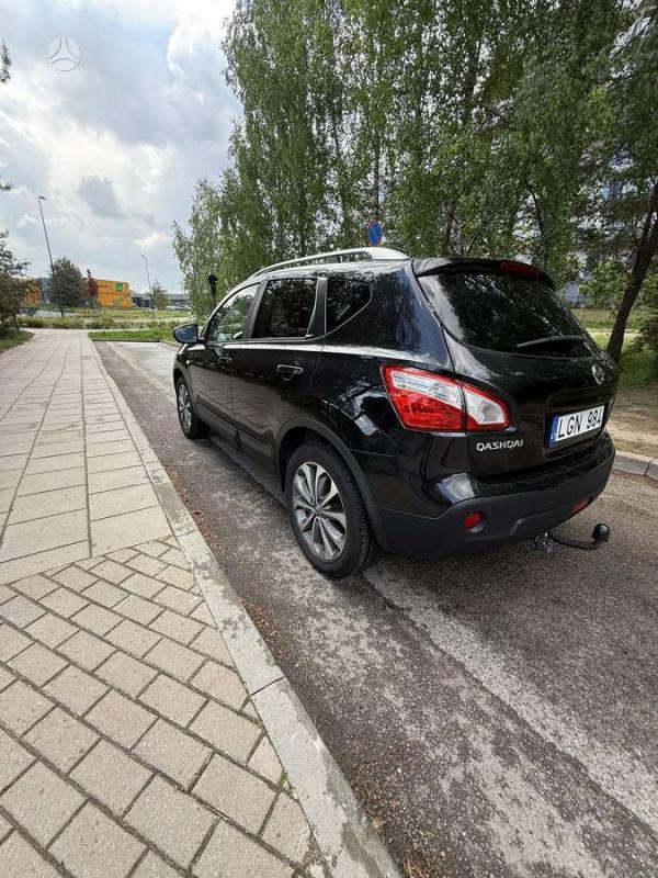 Black Nissan Qashqai 2010 in Vilnius, with an engine capacity of 2.00 L and mileage of 237 thousand km for 5000 €, photo 9 on AUTOMOTO.COM.LV