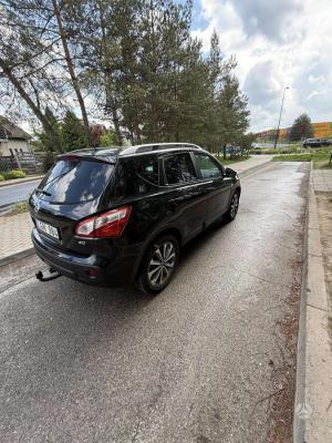 Black Nissan Qashqai 2010 in Vilnius, with an engine capacity of 2.00 L and mileage of 237 thousand km for 5000 €, photo 11 on AUTOMOTO.COM.LV
