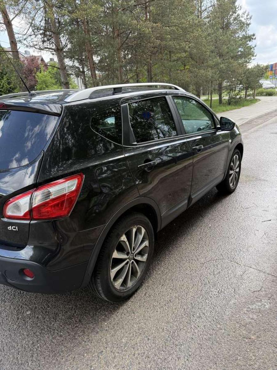 Black Nissan Qashqai 2010 in Vilnius, with an engine capacity of 2.00 L and mileage of 237 thousand km for 5000 €, photo 12 on AUTOMOTO.COM.LV