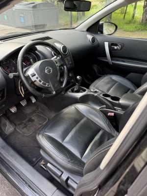 Black Nissan Qashqai 2010 in Vilnius, with an engine capacity of 2.00 L and mileage of 237 thousand km for 5000 €, photo 16 on AUTOMOTO.COM.LV