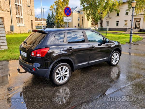Melns Nissan Qashqai 2010 Narva, ar dzinēja tilpumu 2.00 L un nobraukumu 253 tūkst. km par 2500 €, foto 3 vietnē AUTOMOTO.COM.LV