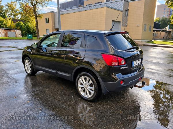 Melns Nissan Qashqai 2010 Narva, ar dzinēja tilpumu 2.00 L un nobraukumu 253 tūkst. km par 2500 €, foto 5 vietnē AUTOMOTO.COM.LV