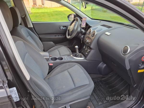 Melns Nissan Qashqai 2010 Narva, ar dzinēja tilpumu 2.00 L un nobraukumu 253 tūkst. km par 2500 €, foto 7 vietnē AUTOMOTO.COM.LV