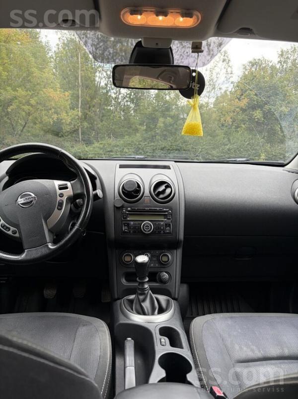 Melns Nissan Qashqai 2010 Krāslava, ar dzinēja tilpumu 1.50 L un nobraukumu 239 tūkst. km par 2750 €, foto 9 vietnē AUTOMOTO.COM.LV
