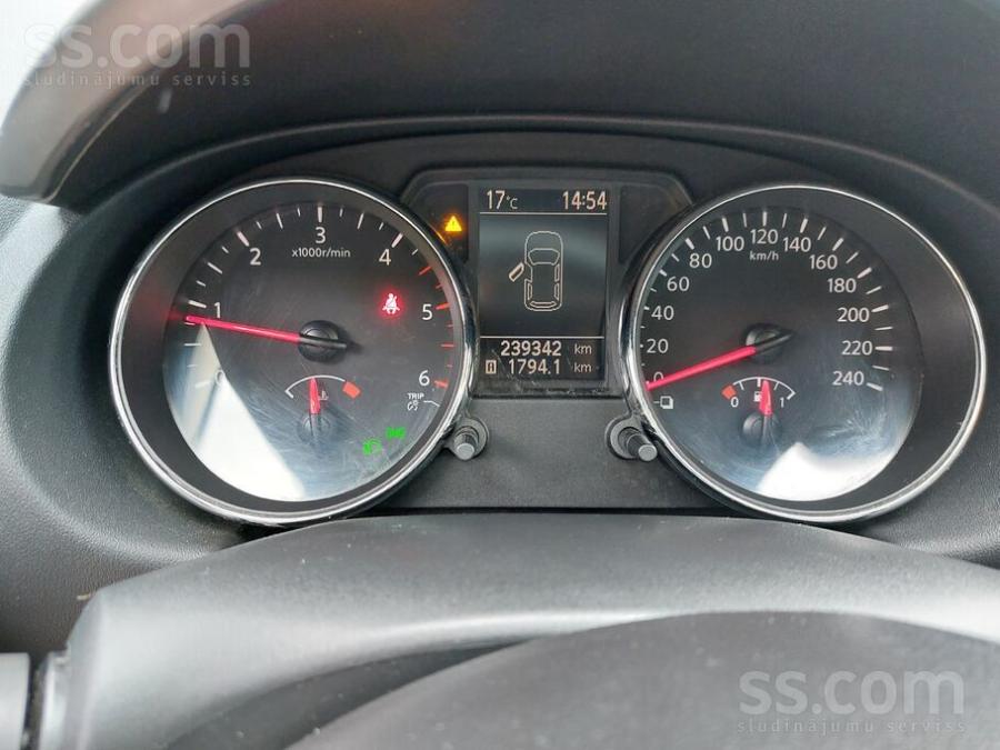 Melns Nissan Qashqai 2010 Krāslava, ar dzinēja tilpumu 1.50 L un nobraukumu 239 tūkst. km par 2750 €, foto 17 vietnē AUTOMOTO.COM.LV