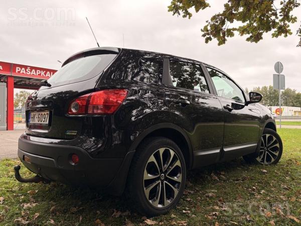Nissan Qashqai 2010 Rīga vietnē Melns Nissan Qashqai 2010 Rīga, ar dzinēja tilpumu 2.00 L un nobraukumu 112 tūkst. km par 5800 €, foto 5 vietnē AUTOMOTO.COM.LV